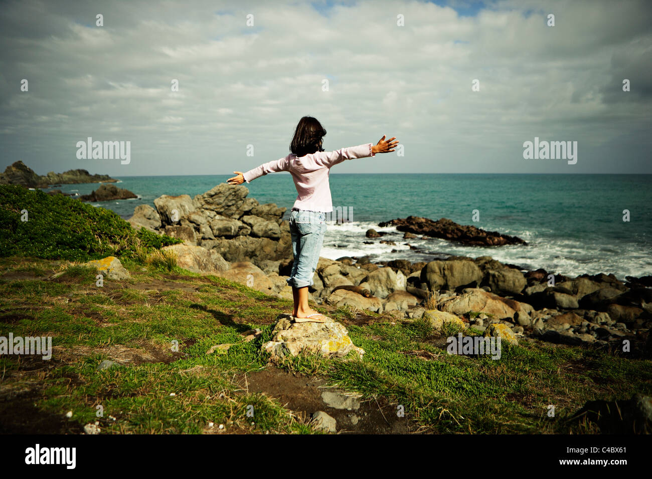 Child by the ocean hi-res stock photography and images - Alamy