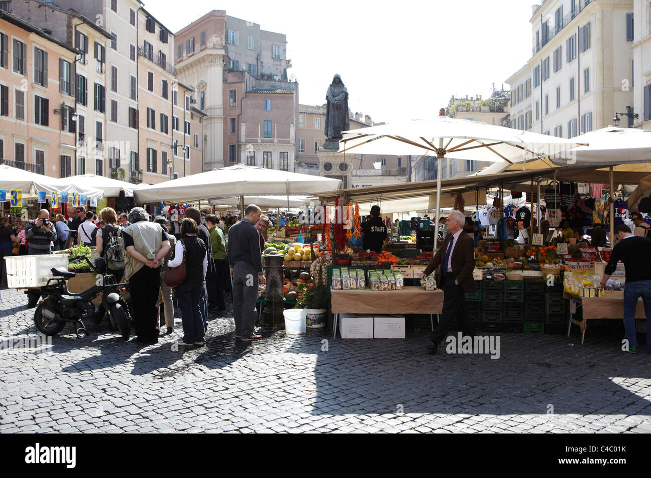 Market stalls in Rome, Italy Stock Photo - Alamy