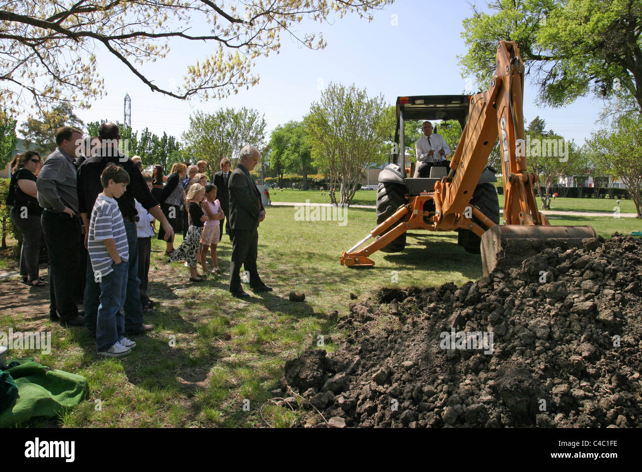 Funeral mourners grave burial hi-res stock photography and images - Alamy