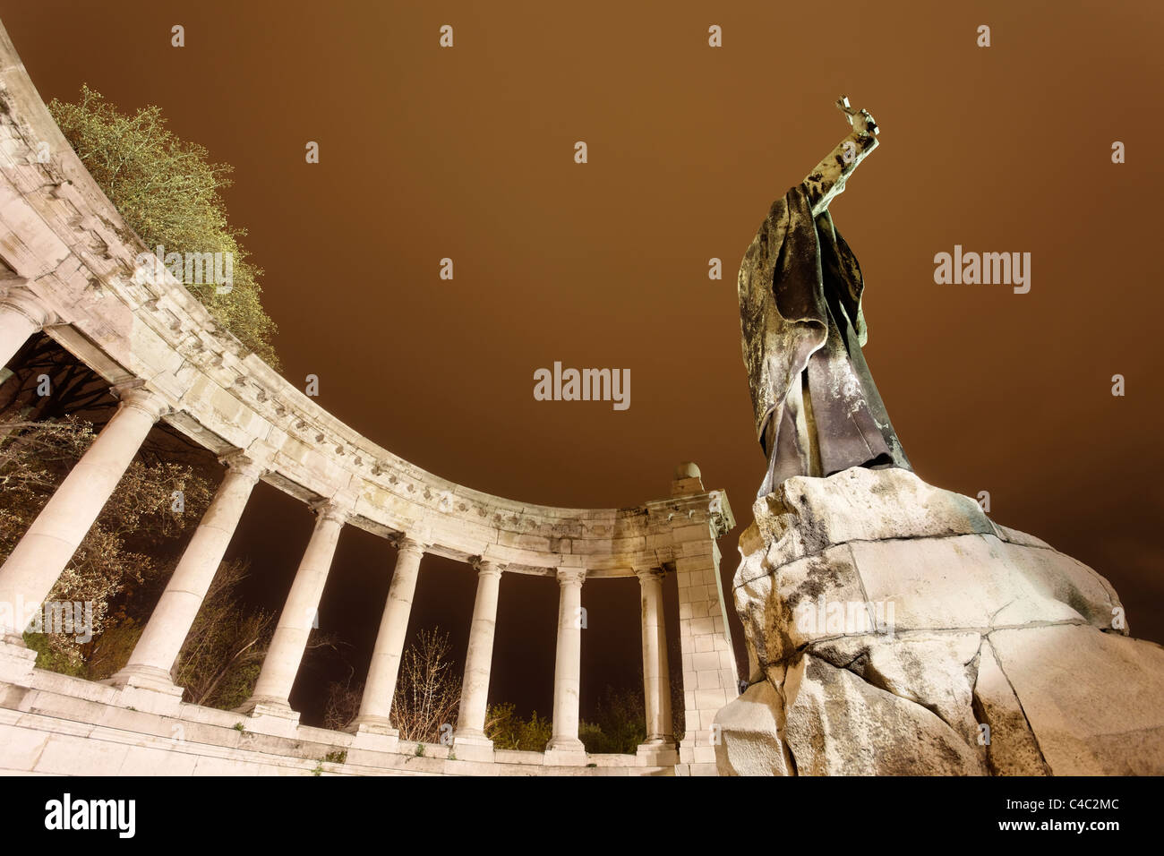 Columns and statue lit up at night Stock Photo - Alamy