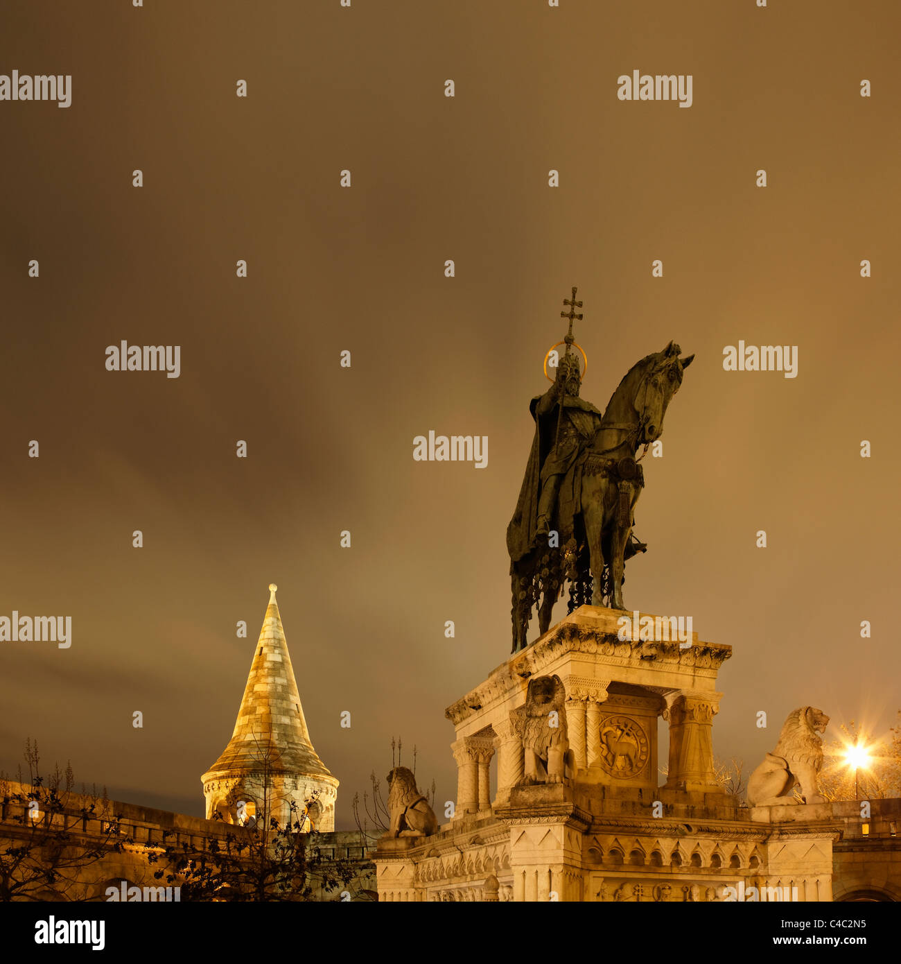 Statue and columns lit up at night Stock Photo - Alamy