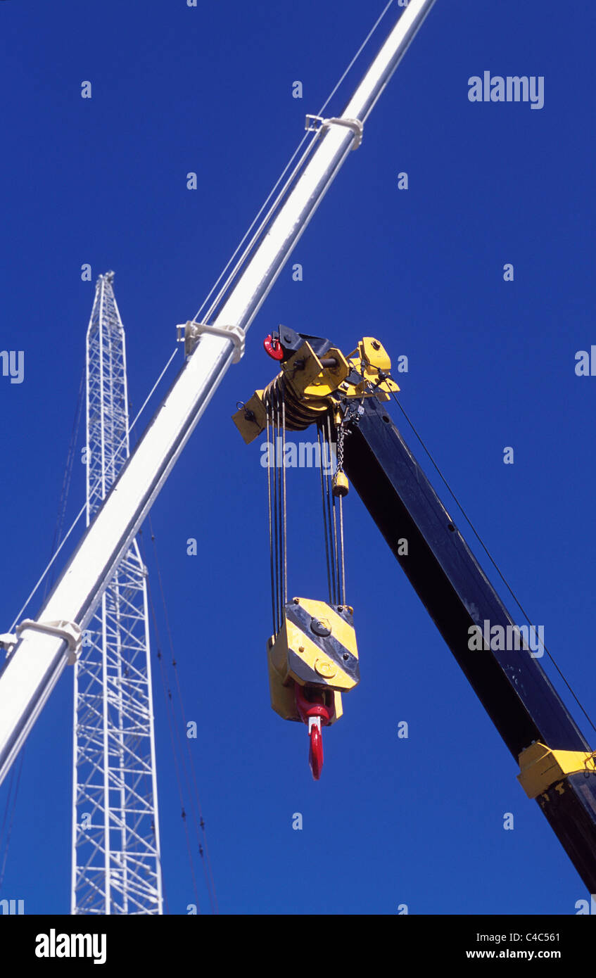 Lattice telescopic crane booms hi-res stock photography and images - Alamy