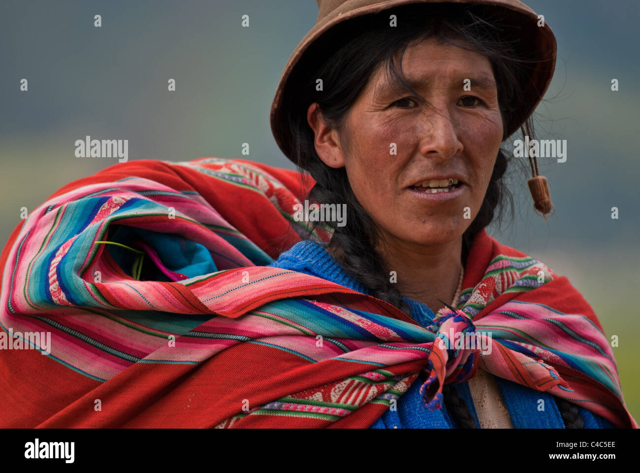 Peruvian woman wearing hat and traditional dress Stock Photo - Alamy