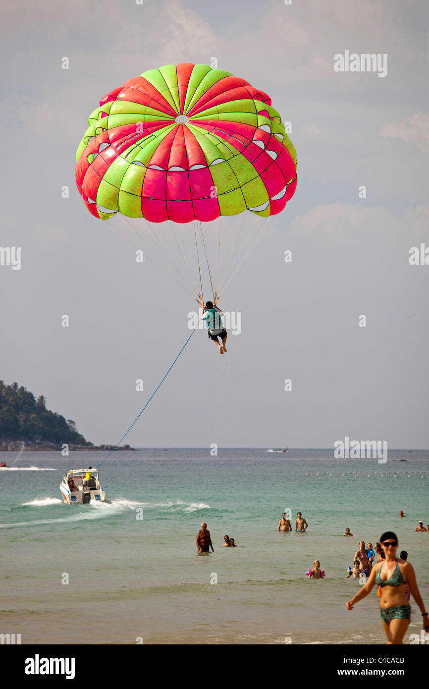 Parasailing phuket hi-res stock photography and images - Alamy
