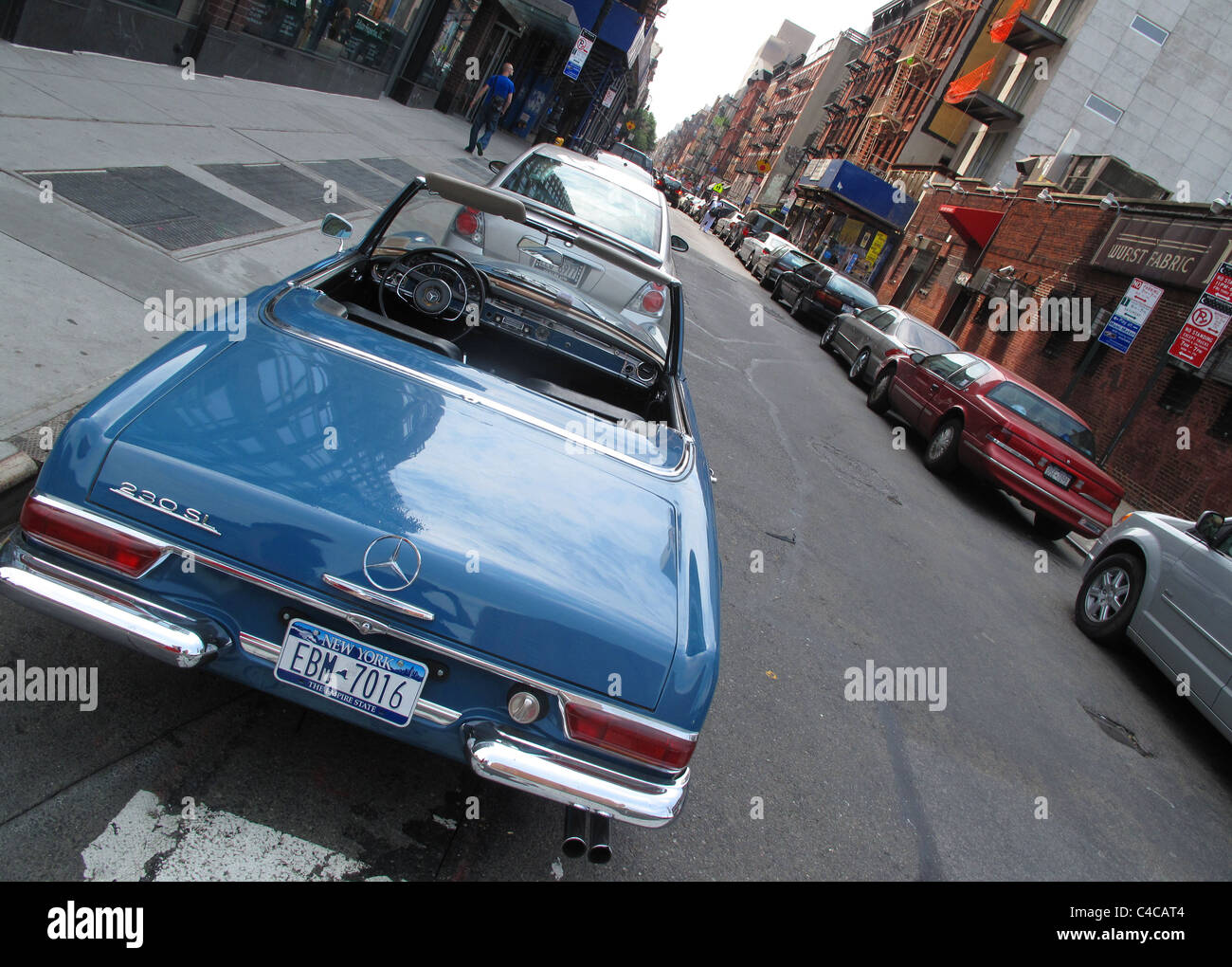 Open top car on Ludlow street, Manhattan. New York Stock Photo - Alamy