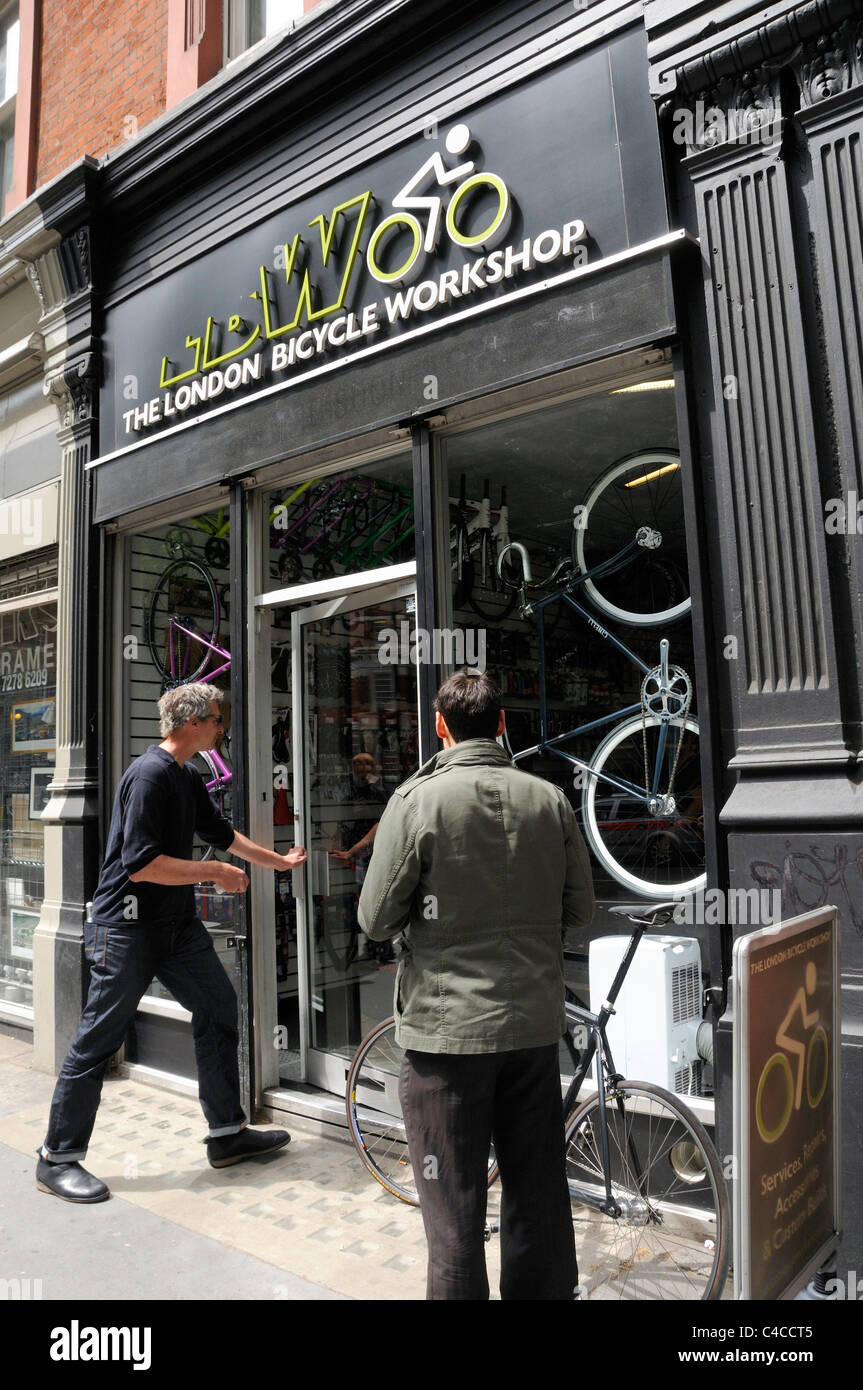 London workshop hi-res stock photography and images - Alamy