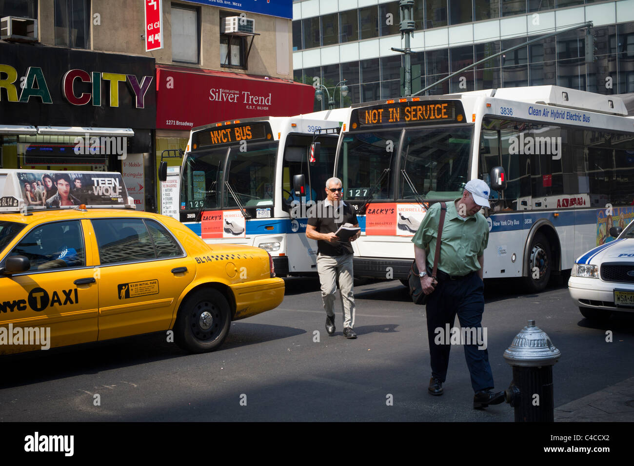 Commuter buses hi-res stock photography and images - Alamy