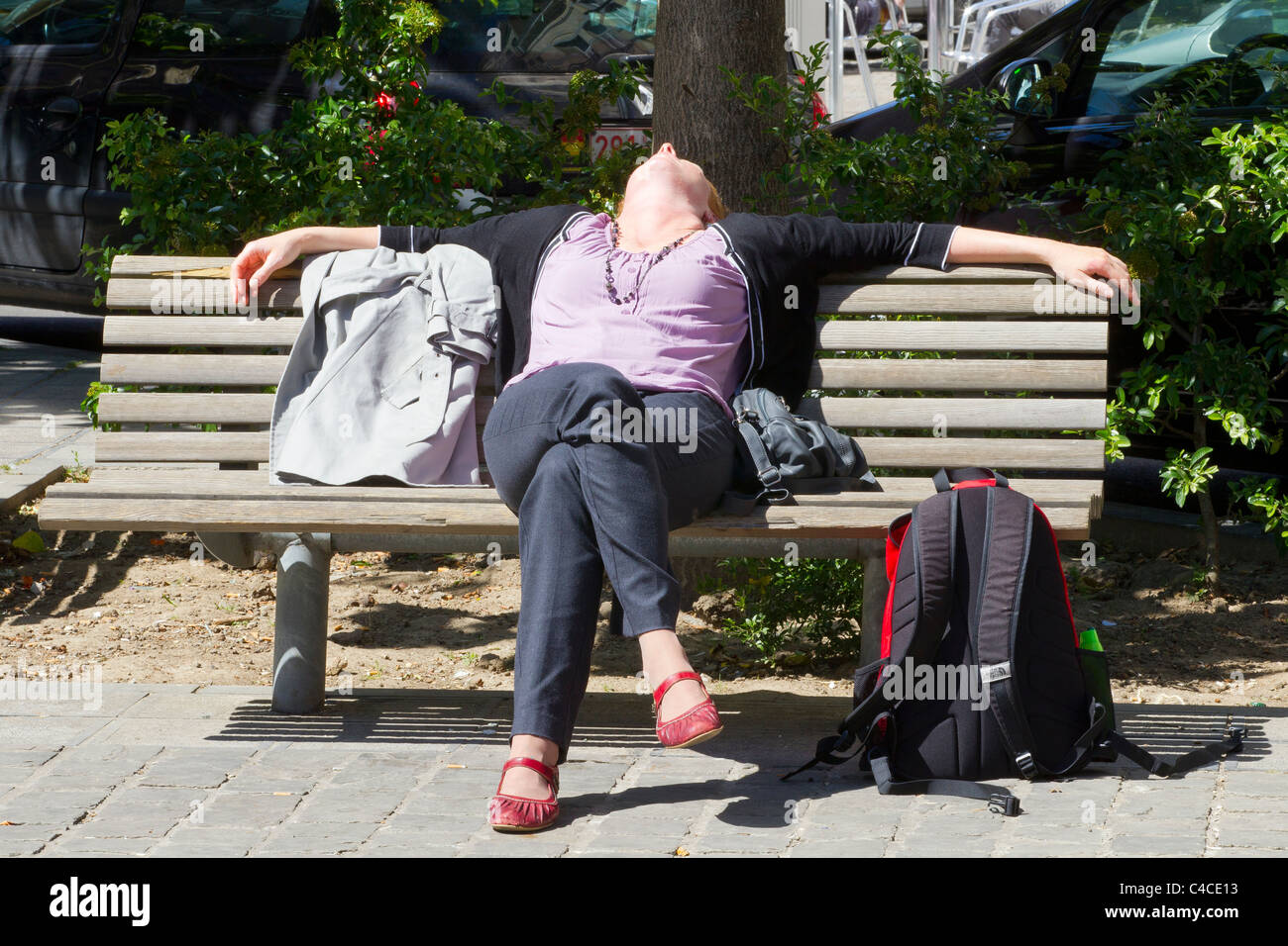 Legs akimbo hi-res stock photography and images - Alamy