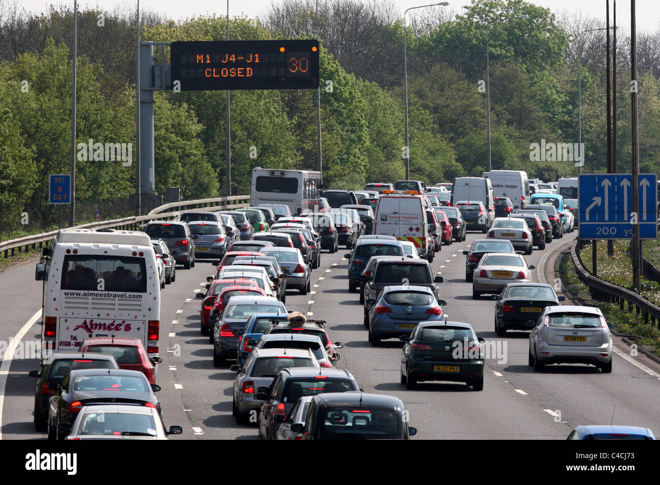 M1 MOTORWAY LONDON TRAFFIC JAM Stock Photo - Alamy