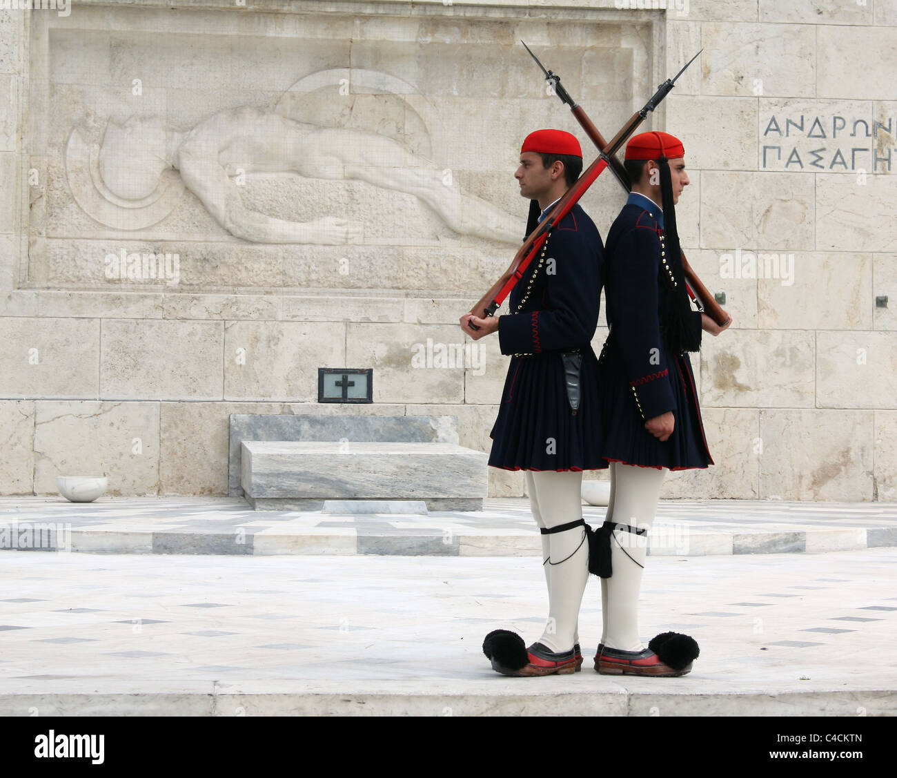 Greece athens constitution square guards evzones hi-res stock ...