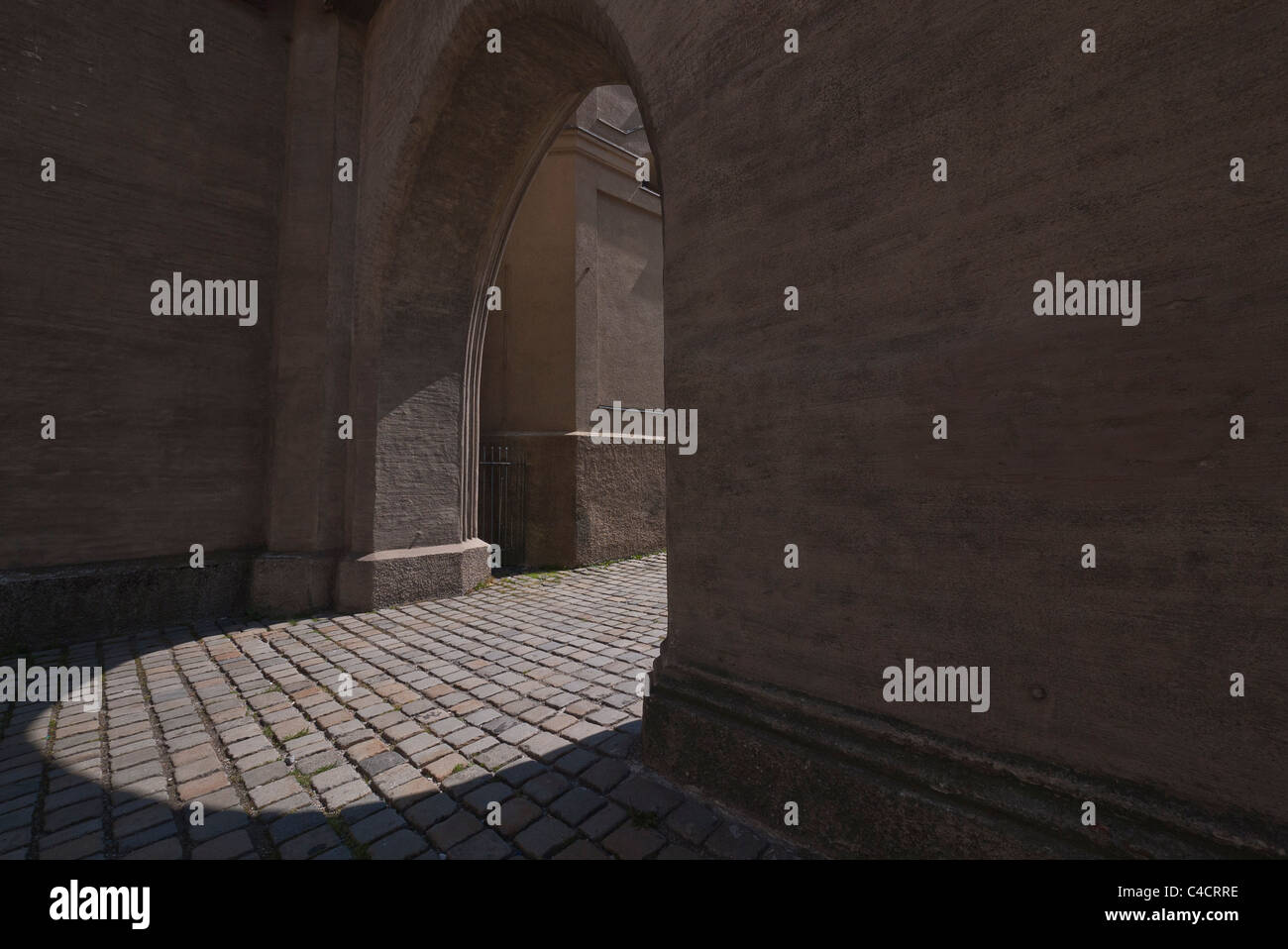 Romanesque architectural tradition hi-res stock photography and images ...