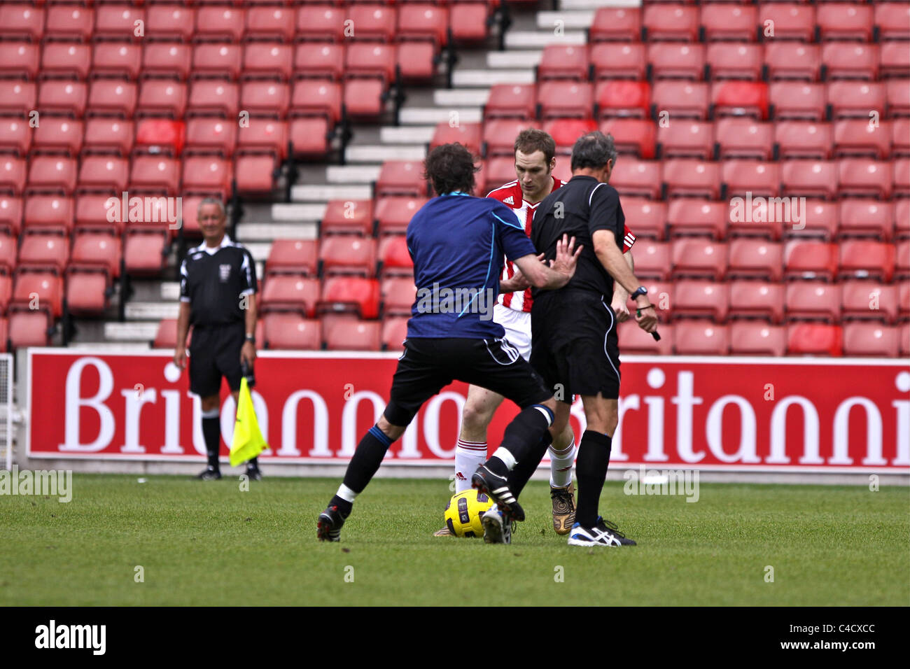 Football ref referee hi-res stock photography and images - Alamy