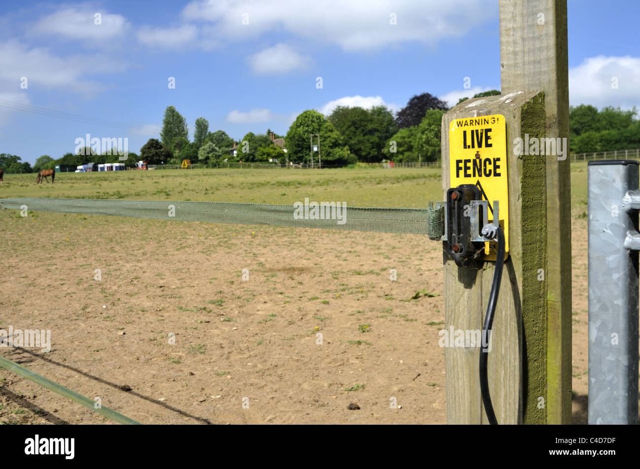 Live wire sign hi-res stock photography and images - Alamy