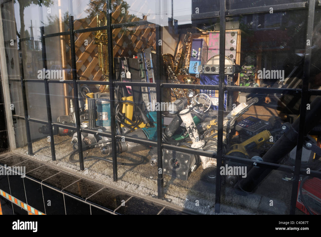 Pawn shop storefront hi-res stock photography and images - Alamy