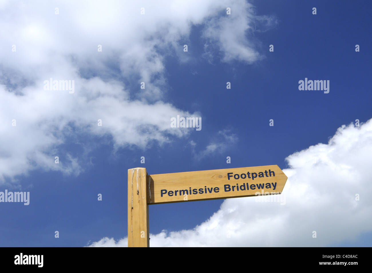 Permissive footpath sign hi-res stock photography and images - Alamy