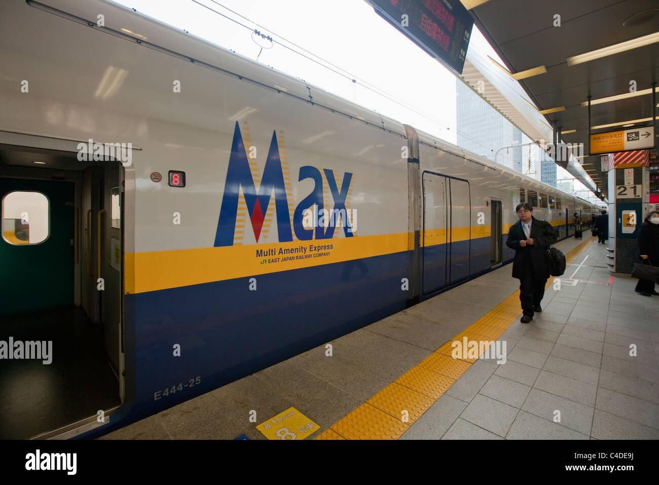 Shinkansen stopped at station hi-res stock photography and images - Alamy