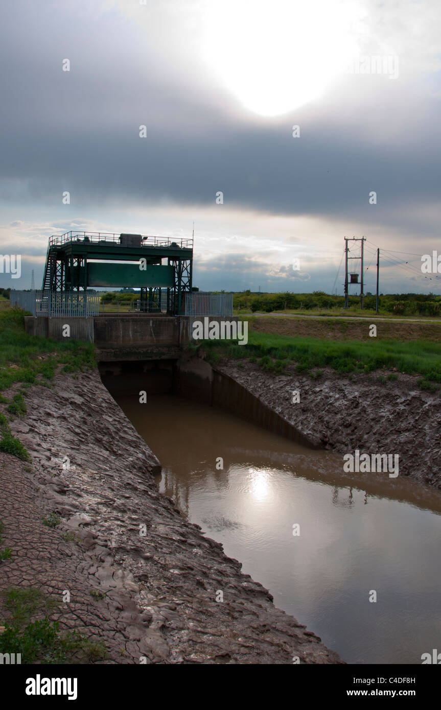 Sluice gate hi-res stock photography and images - Alamy