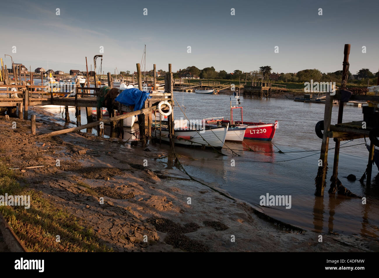 Fishing huts southwold harbour hi-res stock photography and images - Alamy