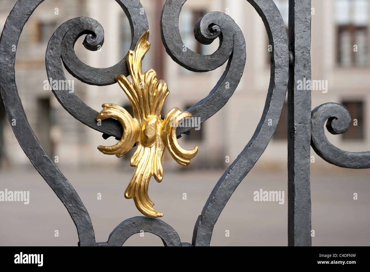 Iron castle gate hi-res stock photography and images - Alamy