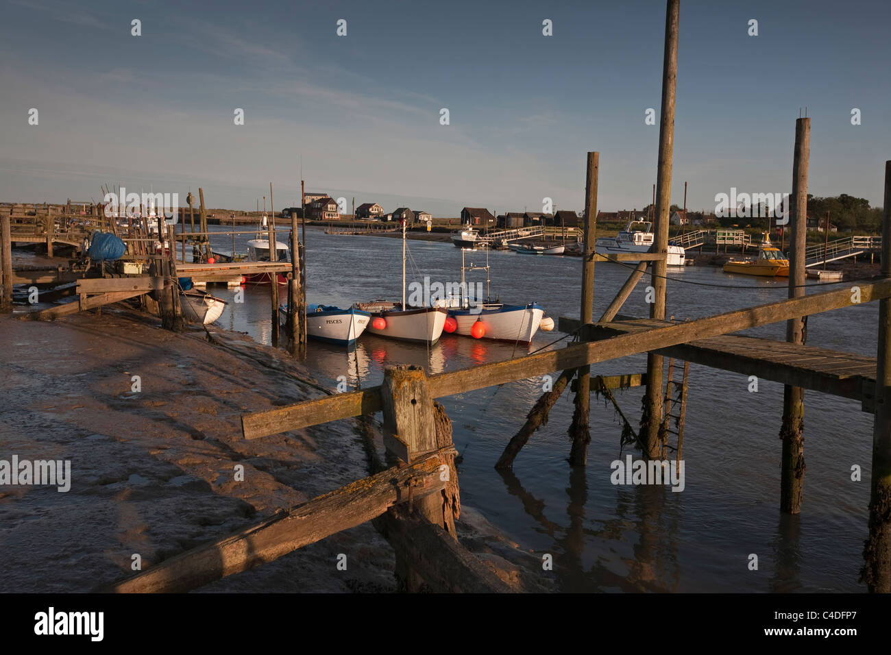 Fishing huts southwold harbour hi-res stock photography and images - Alamy