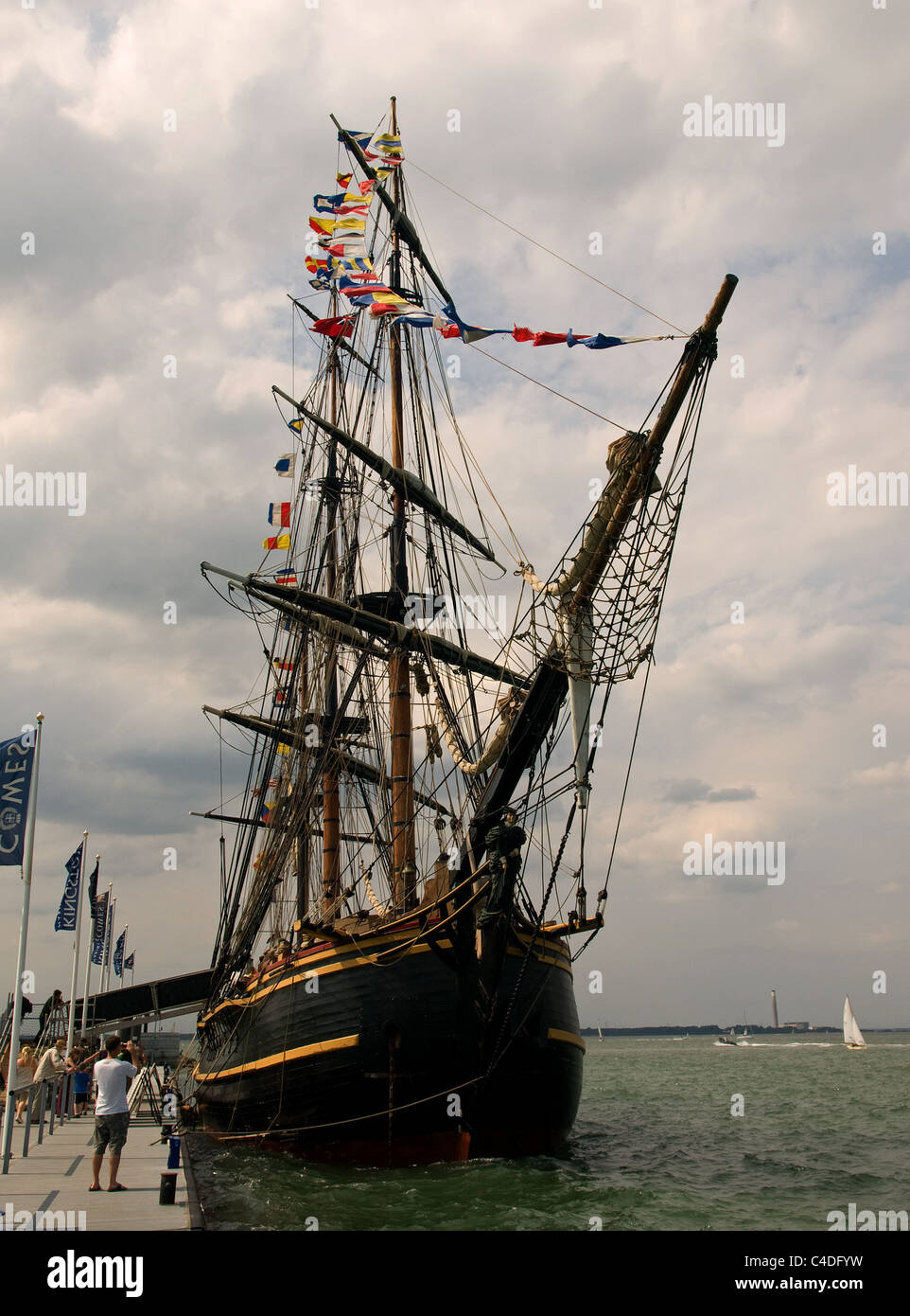 Hms bounty replica hi-res stock photography and images - Alamy