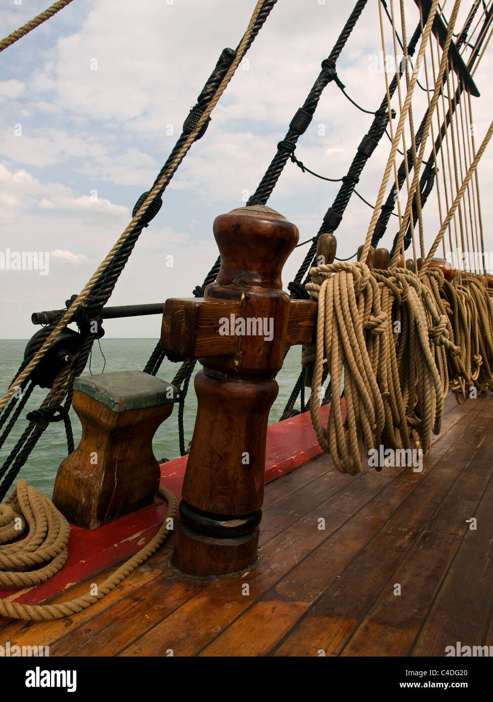 Hms bounty replica hi-res stock photography and images - Alamy