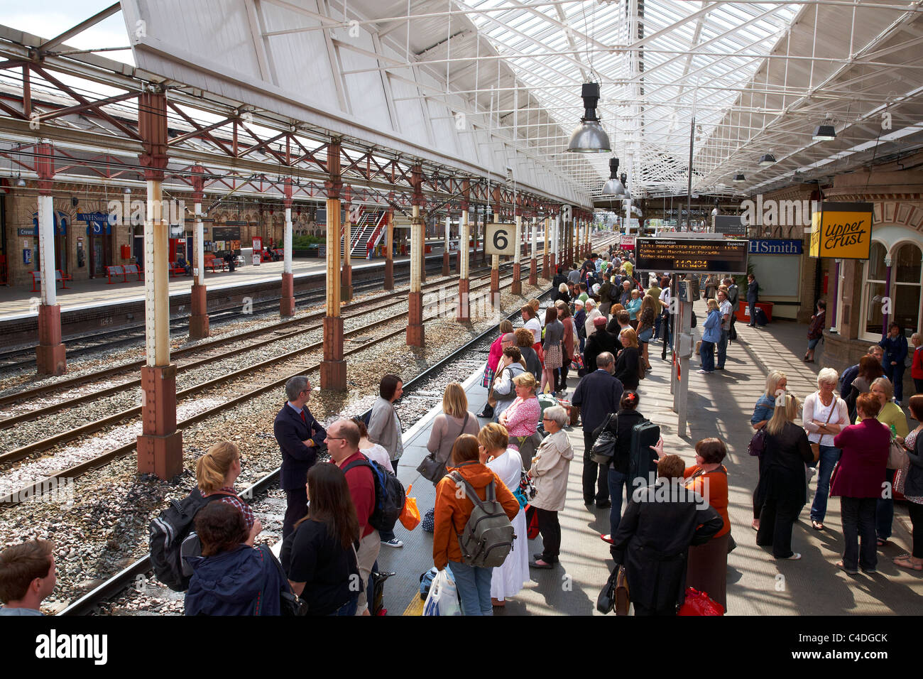Waiting for the train at Crewe railway station in Cheshire UK Stock ...