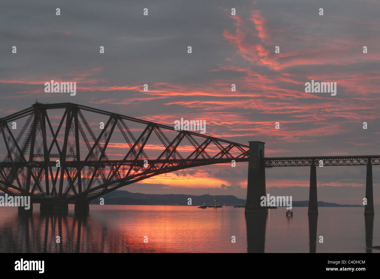 Forth rail bridge sunrise hi-res stock photography and images - Alamy