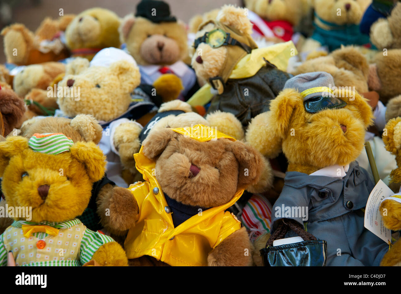 Bears wearing clothes hi-res stock photography and images - Alamy