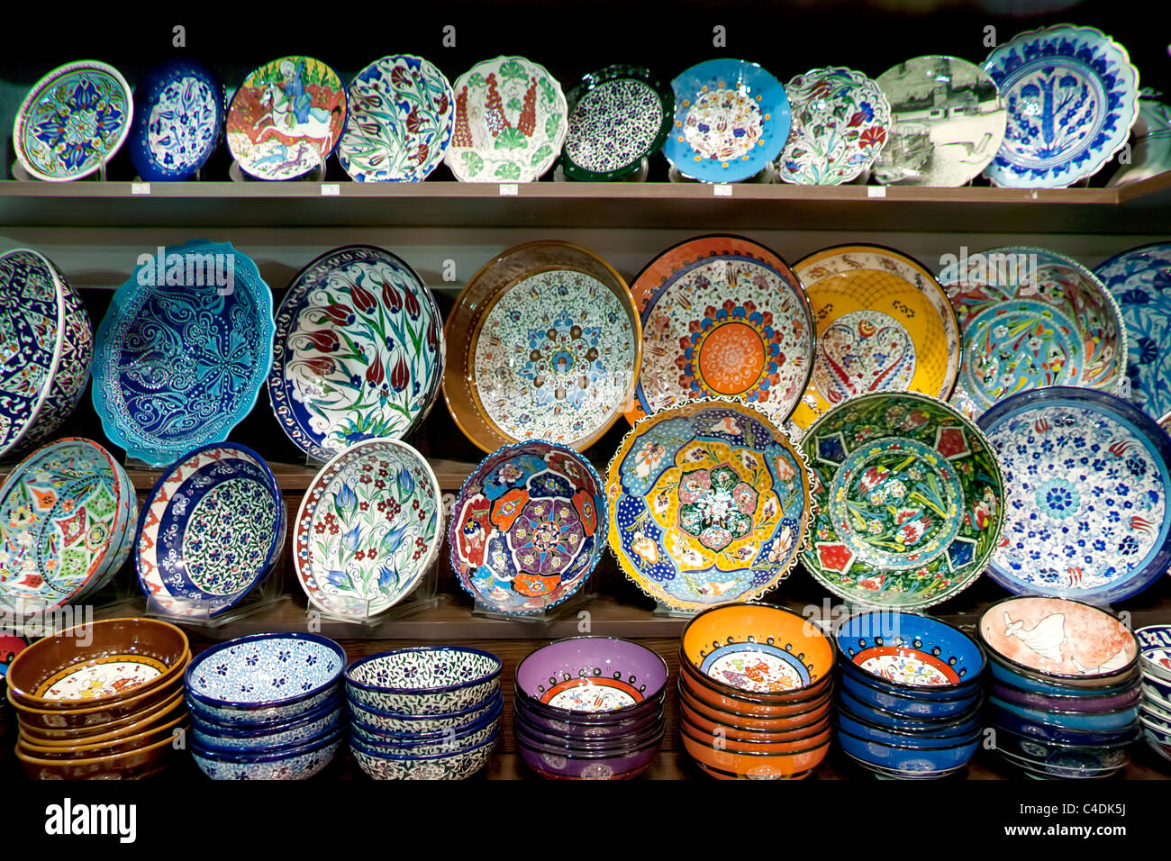 Authentic tile plates in Spice Bazaar in Istanbul, Turkey Stock Photo ...