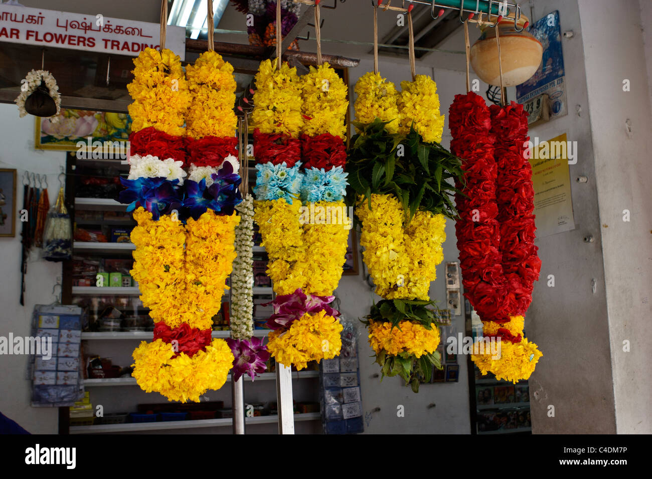 Indian wedding garlands hi-res stock photography and images - Alamy