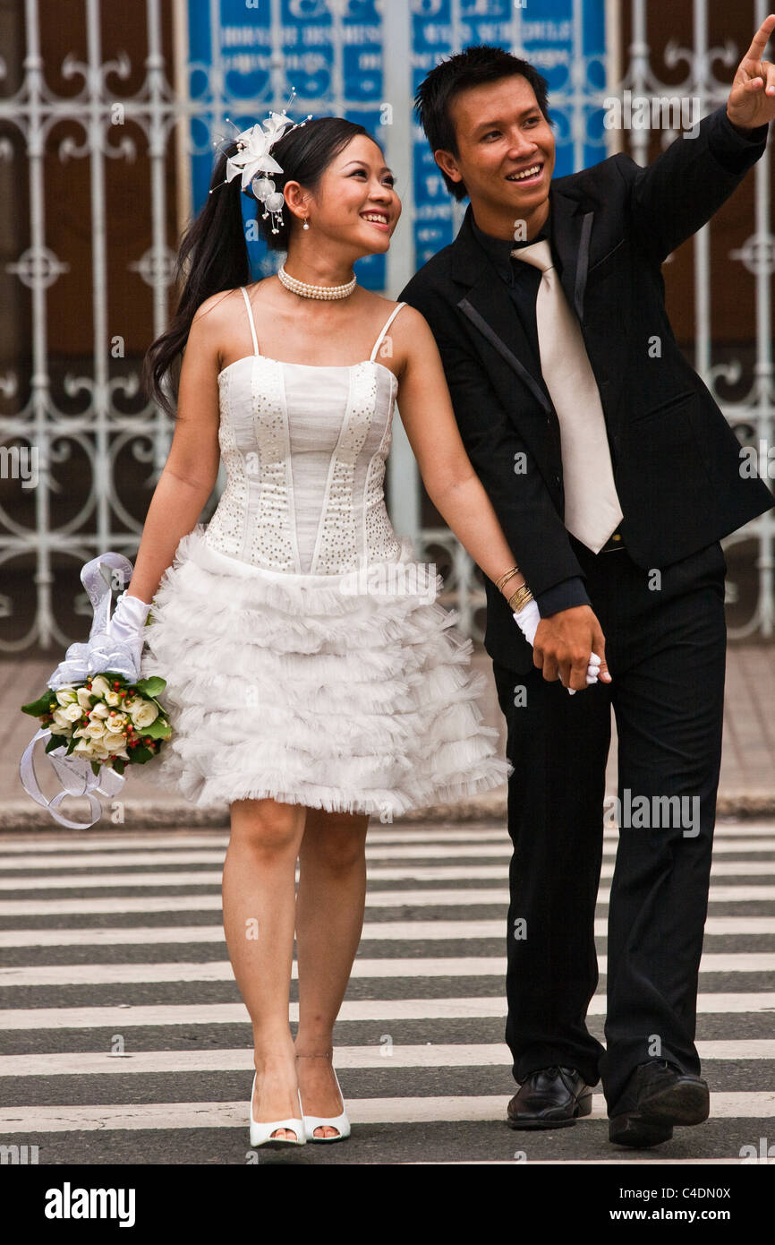Bride & groom crossing the street Stock Photo - Alamy