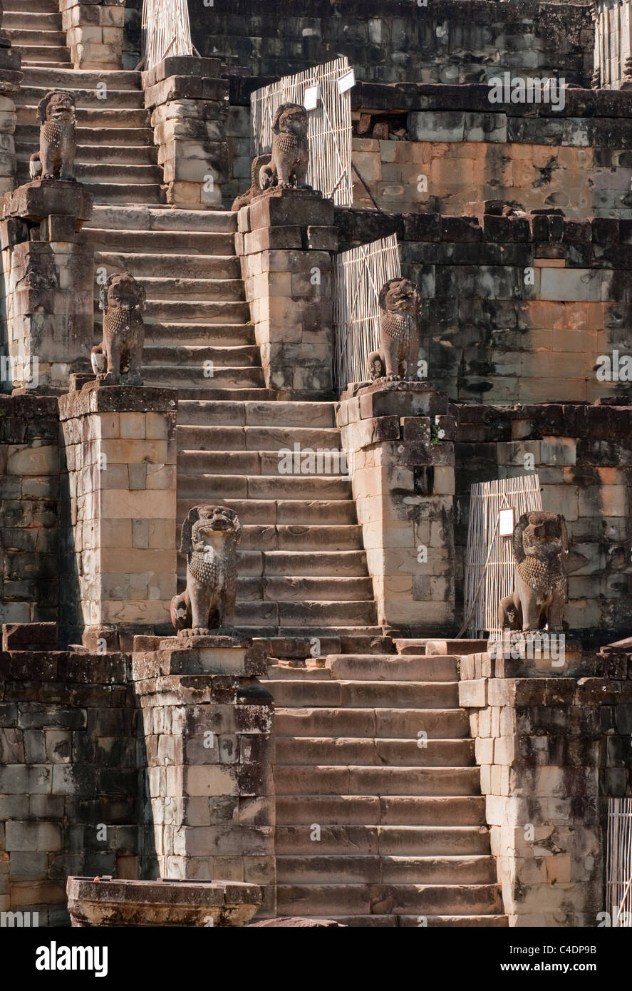 Phnom bakheng temple hi-res stock photography and images - Alamy