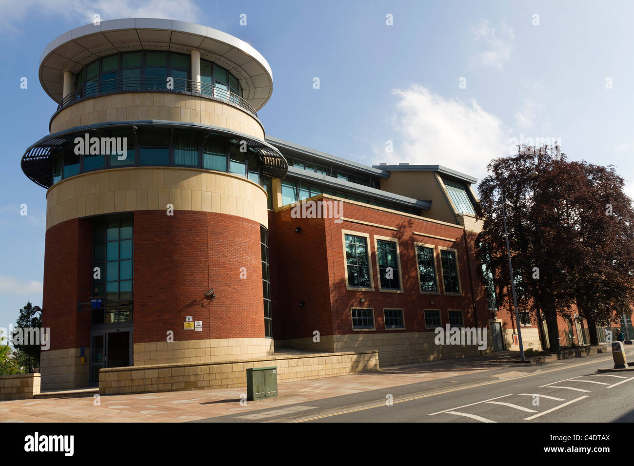 Police station entrance hi-res stock photography and images - Alamy