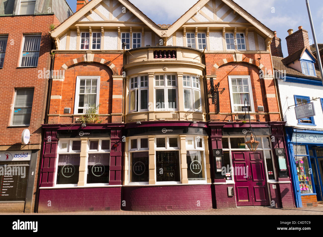 The Metro bar in Worcester town centre Stock Photo - Alamy