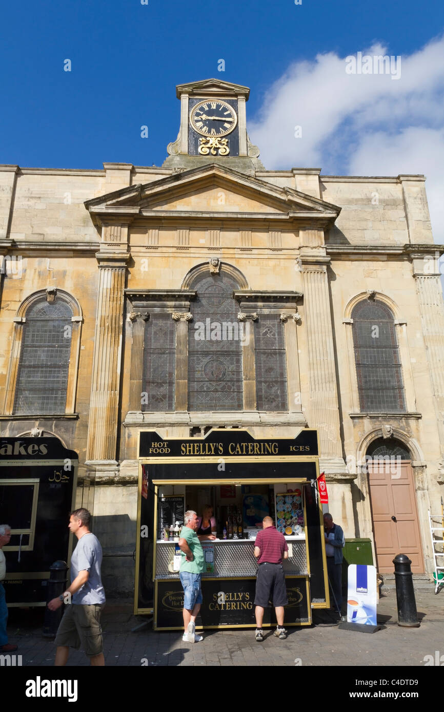 Fast food trailer in Worcester town centre Stock Photo - Alamy