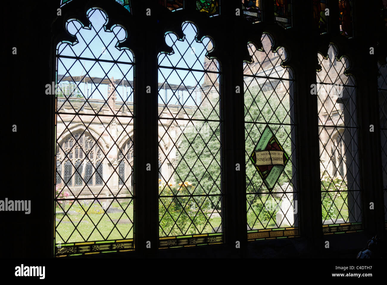 Worcester cathedral window hi-res stock photography and images - Alamy