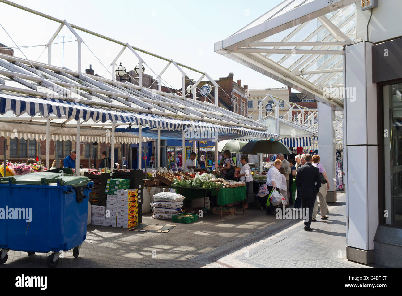 Worcester outdoor market UK Stock Photo - Alamy