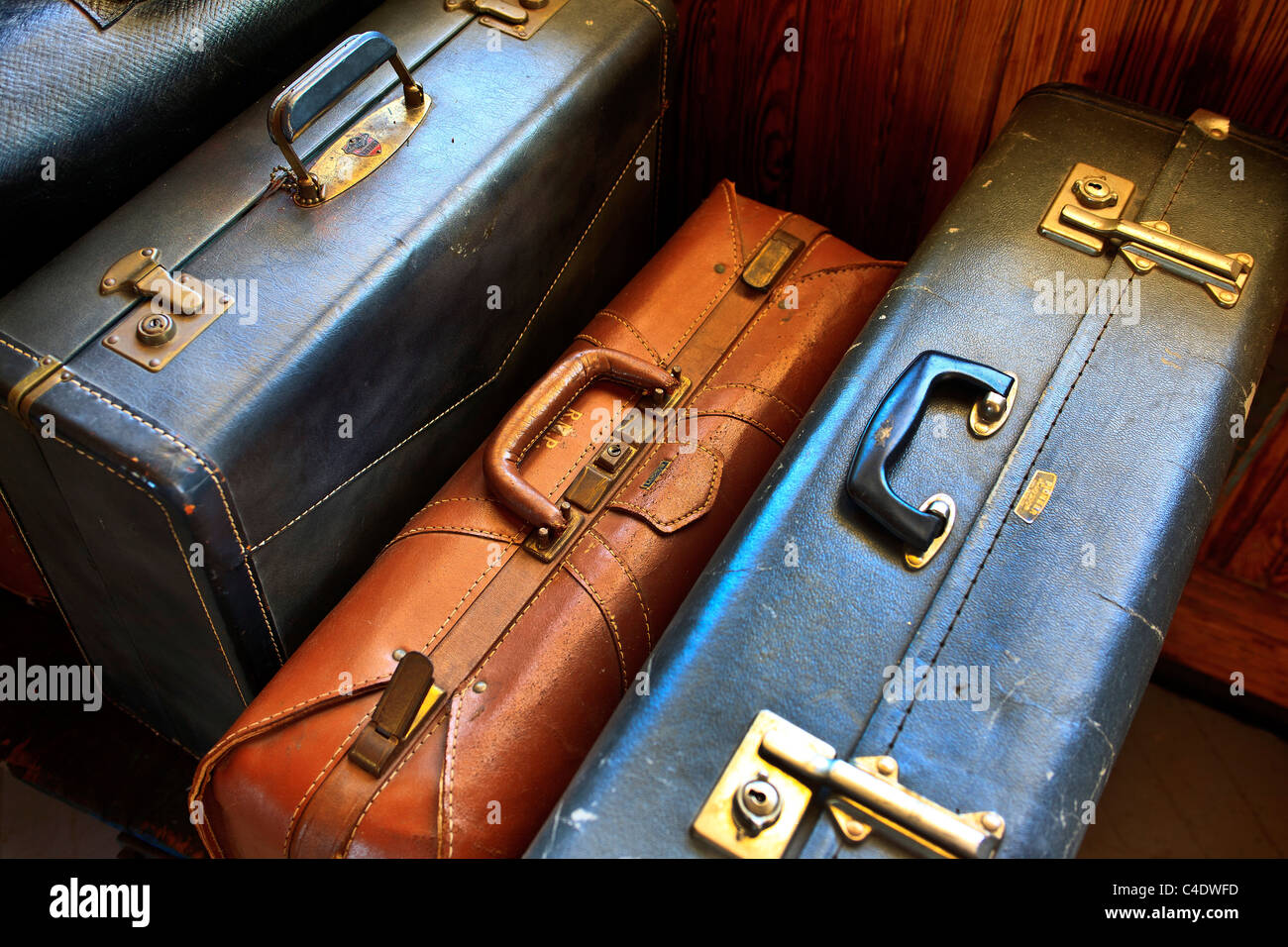 Old fashioned suitcase and traveling bags Stock Photo - Alamy