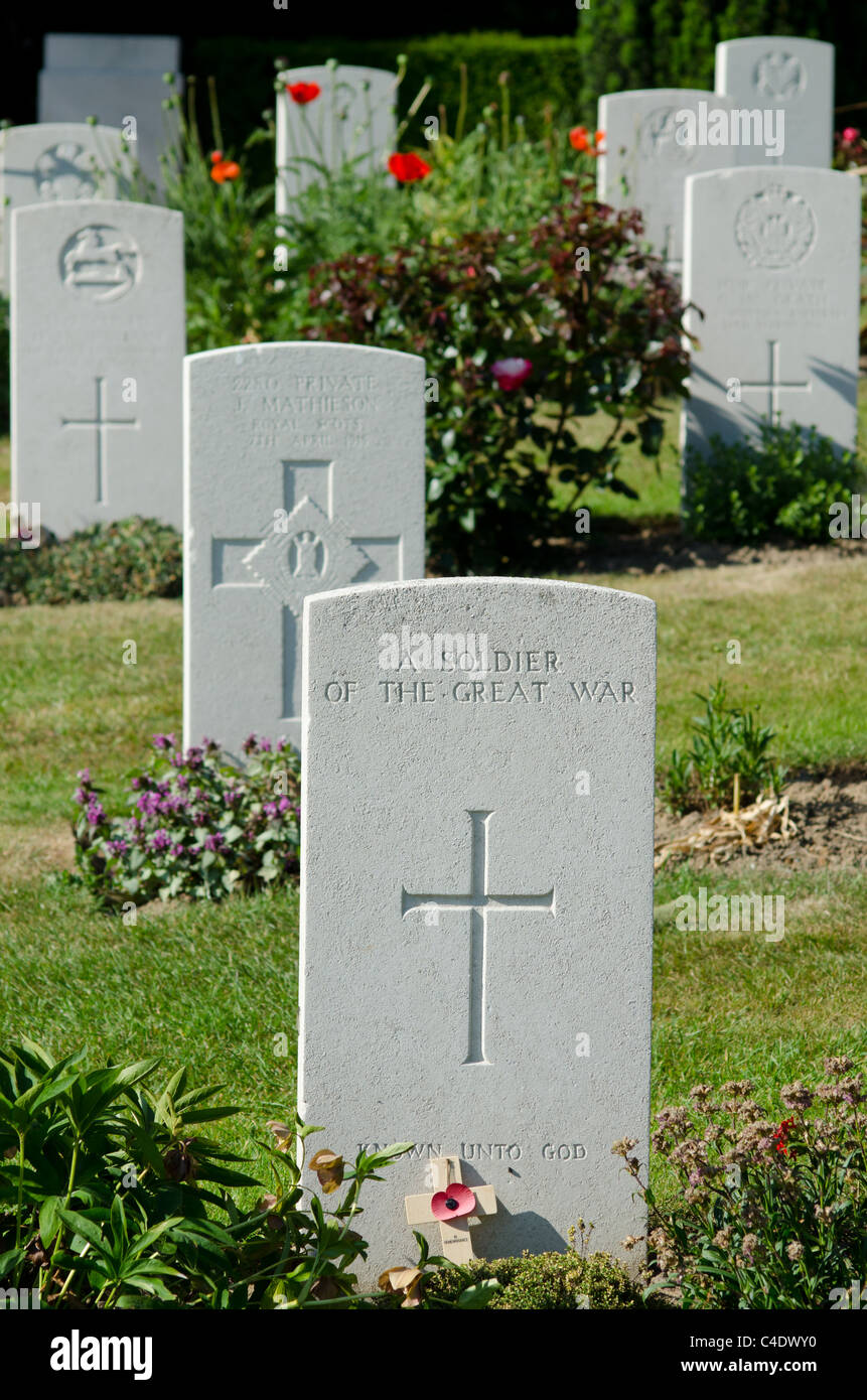 Headstones in Ramparts cemetery, Ypres Stock Photo - Alamy