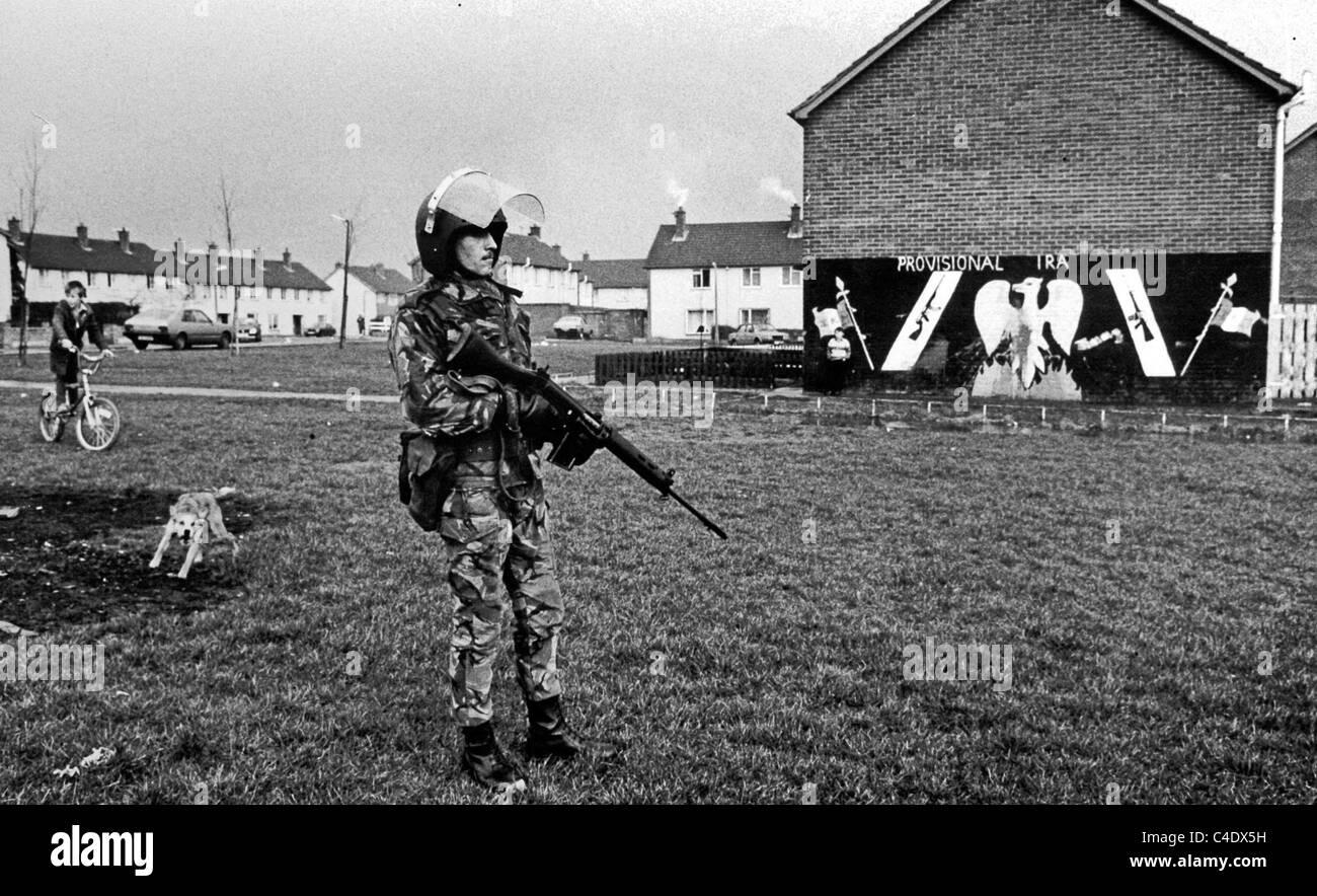 British army northern ireland soldiers hi-res stock photography and ...