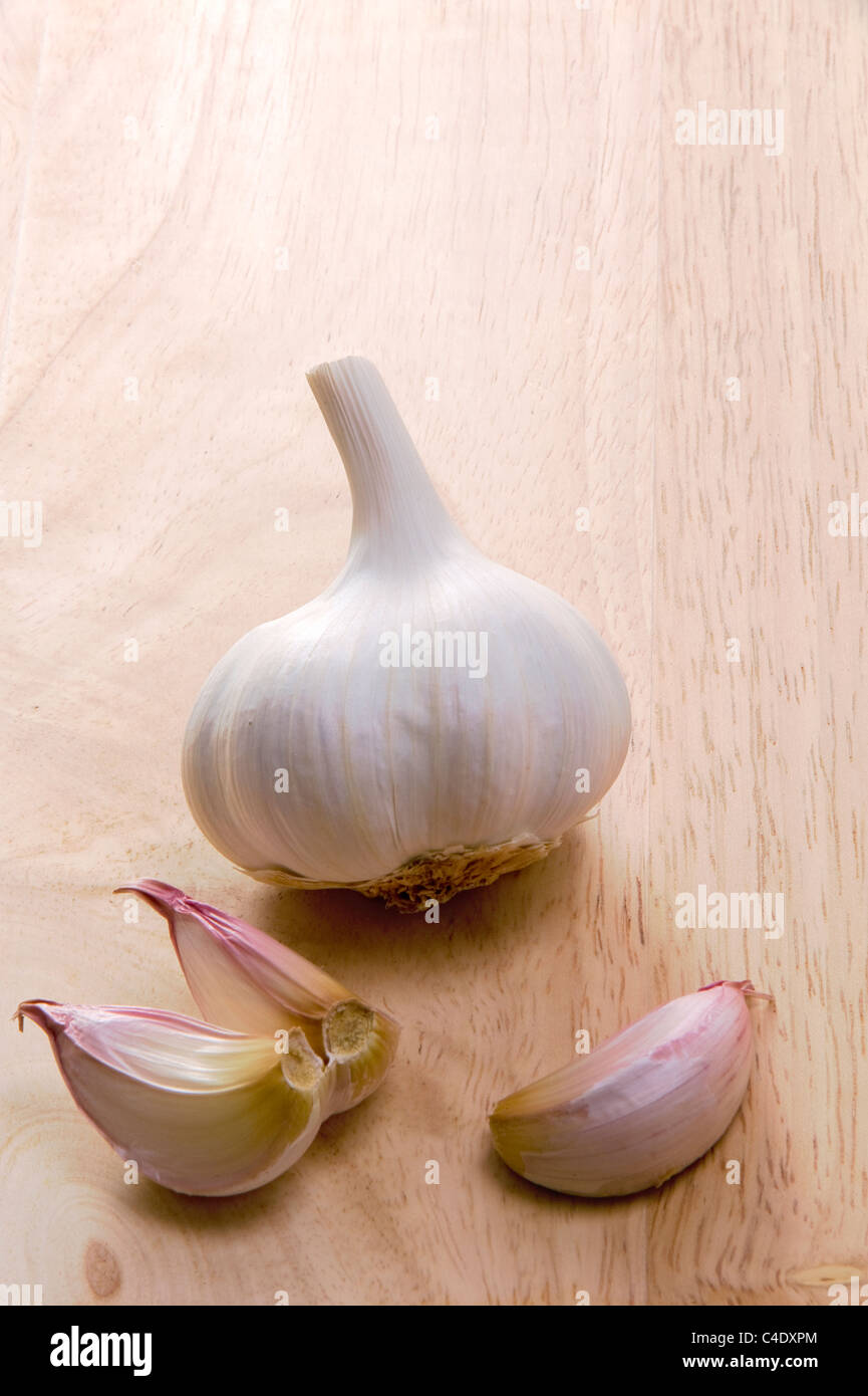 Garlic, studio setting Stock Photo - Alamy