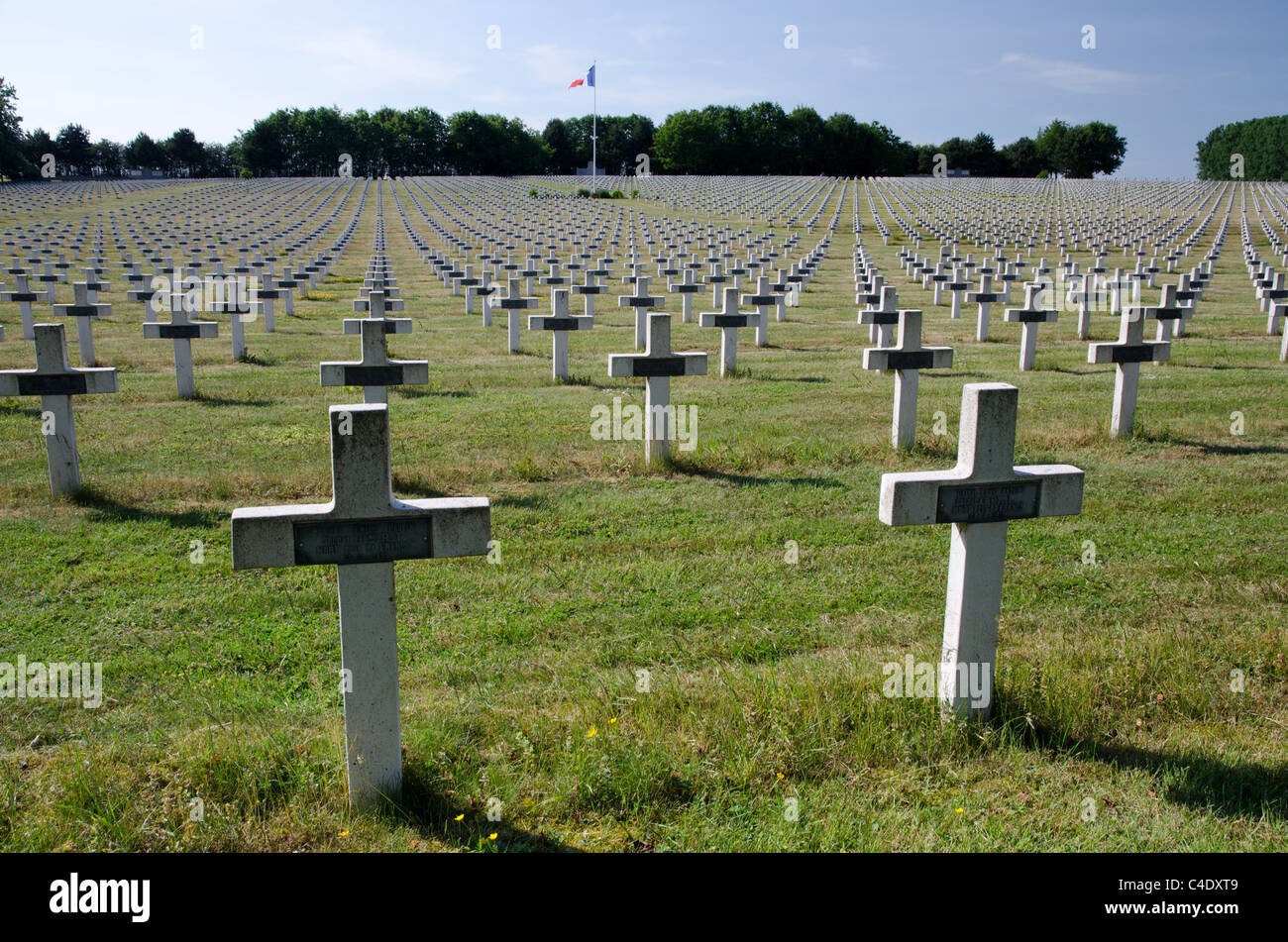 Mass of crosses in French First World War cemetery at La Targette Stock ...