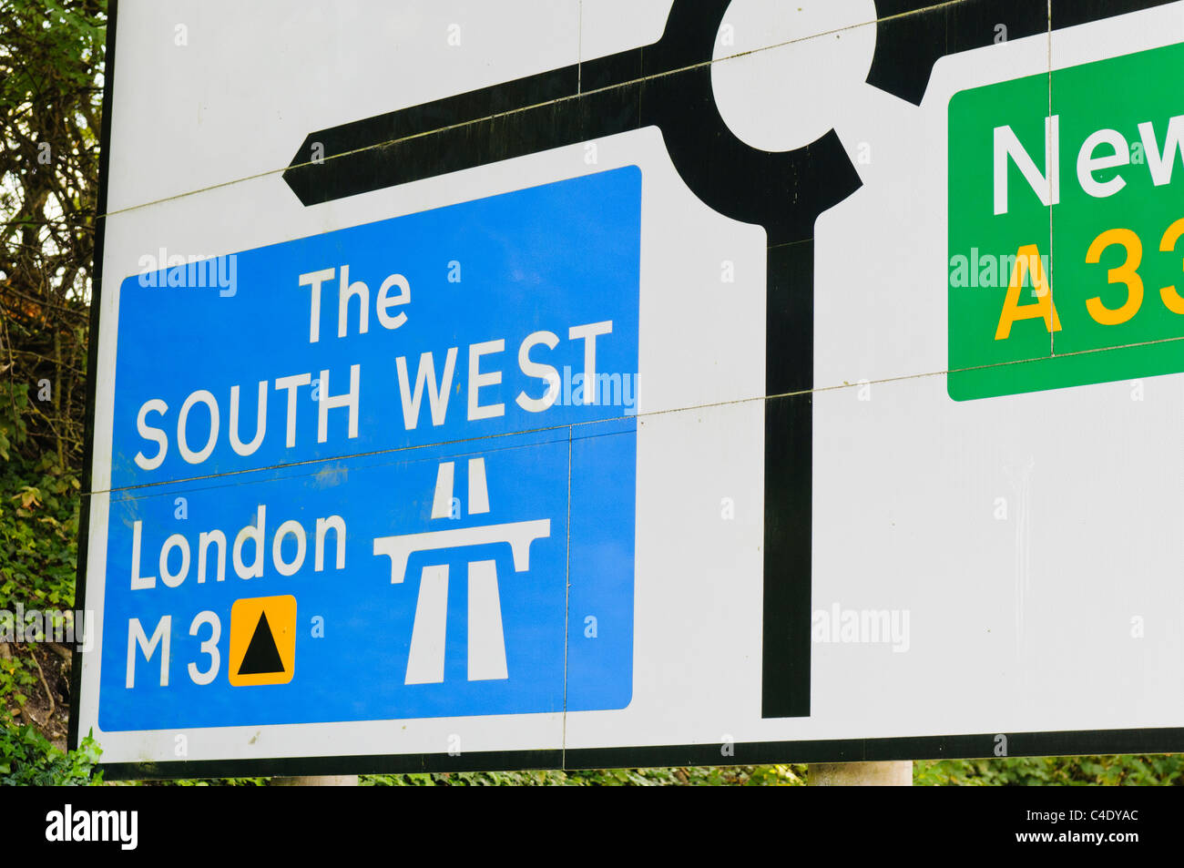 M3 motorway sign hi-res stock photography and images - Alamy