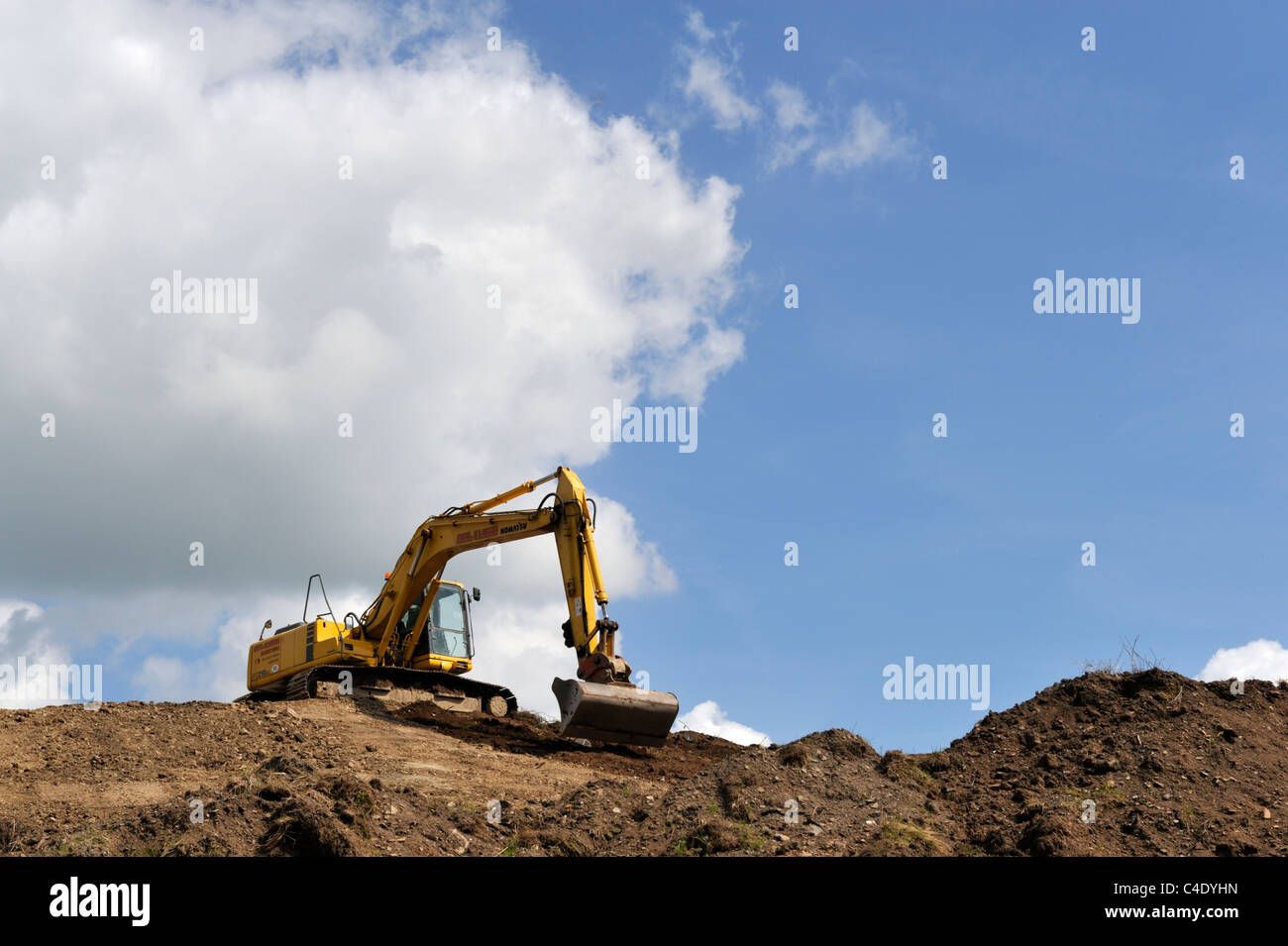Earth moving crane hi-res stock photography and images - Alamy