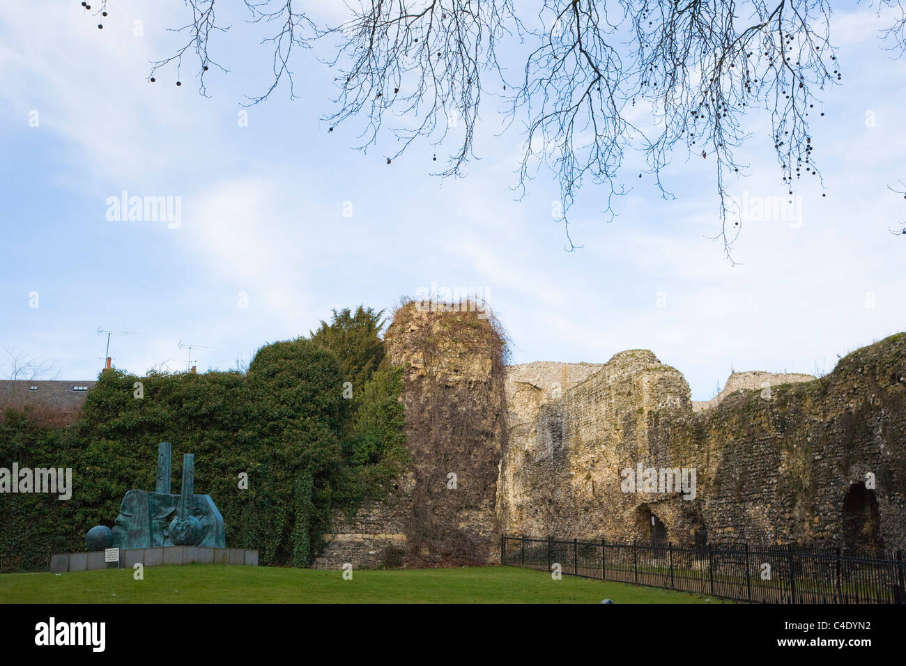 Ruins of Reading Abbey and monument of Jens Flemming Sorensen, Reading ...