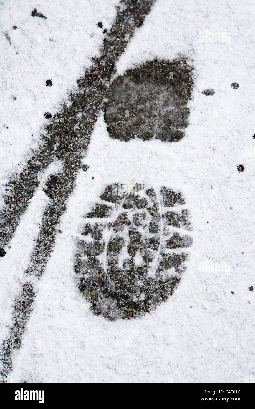 Boot print in snow hi-res stock photography and images - Alamy