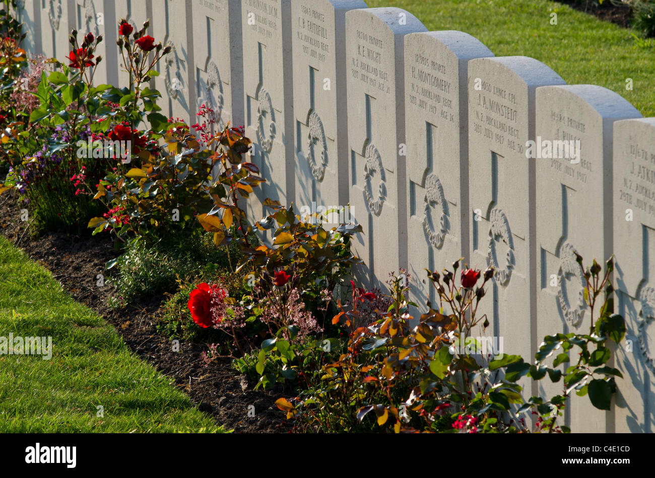 Row of headstones hi-res stock photography and images - Alamy
