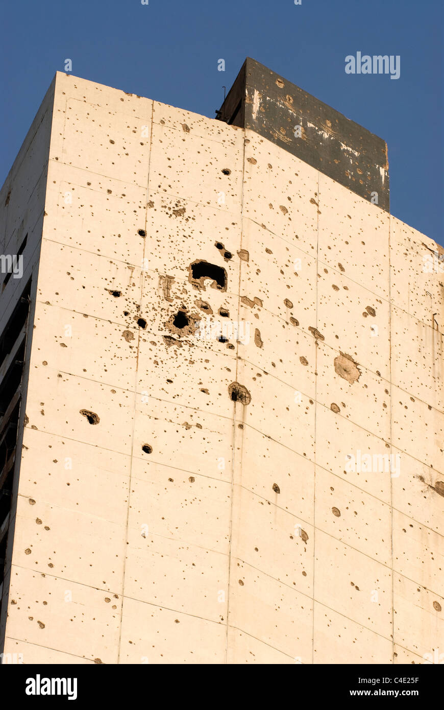 The bullet ridden Holiday Inn hotel, Beirut, Lebanon Stock Photo - Alamy