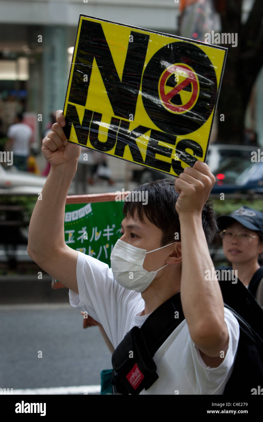 Japanese protest signs hi-res stock photography and images - Alamy